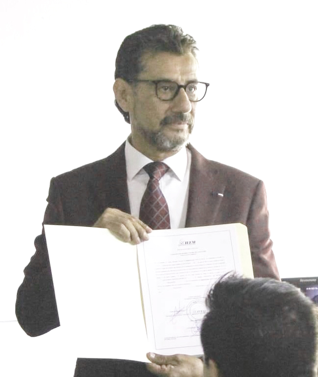 IEEM entrega Constancia de Mayoría a Luis Domingo Zenteno Santaella ...