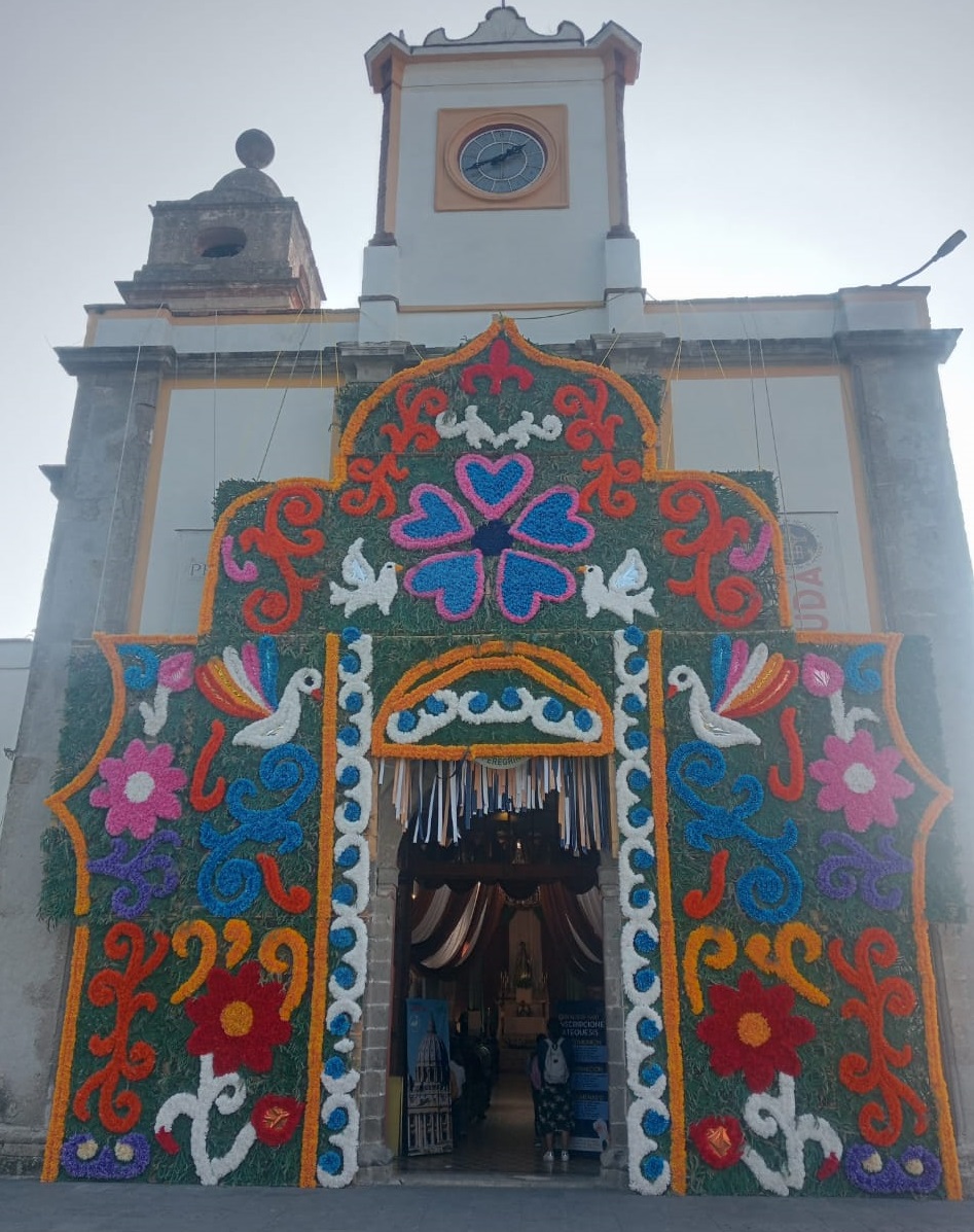 Feligreses, destacaron el “arreglo floral” de la Iglesia de San Pedro ...