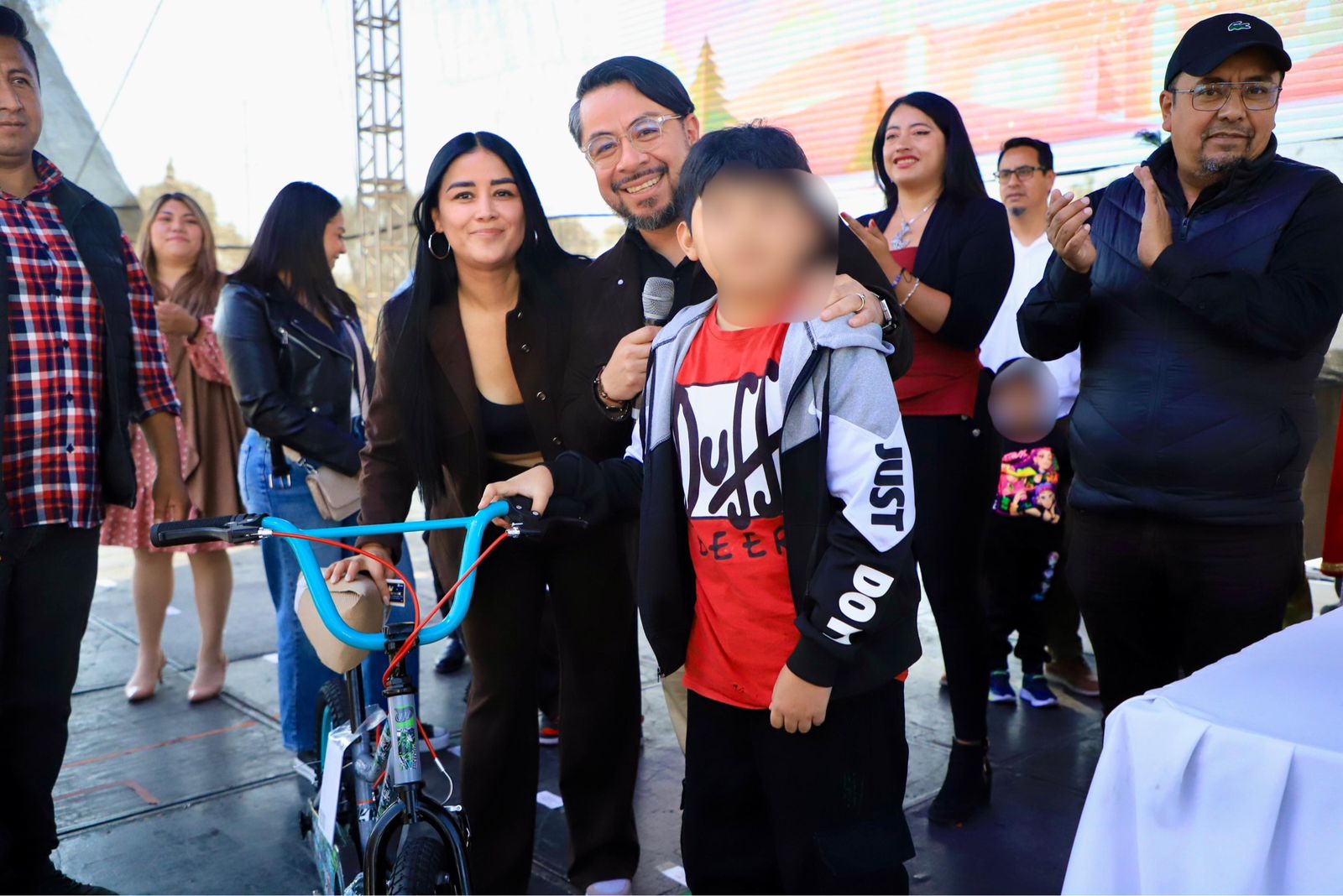 Daniel Serrano agasaja a infantes de Izcalli en el “Día de Reyes” – El ...