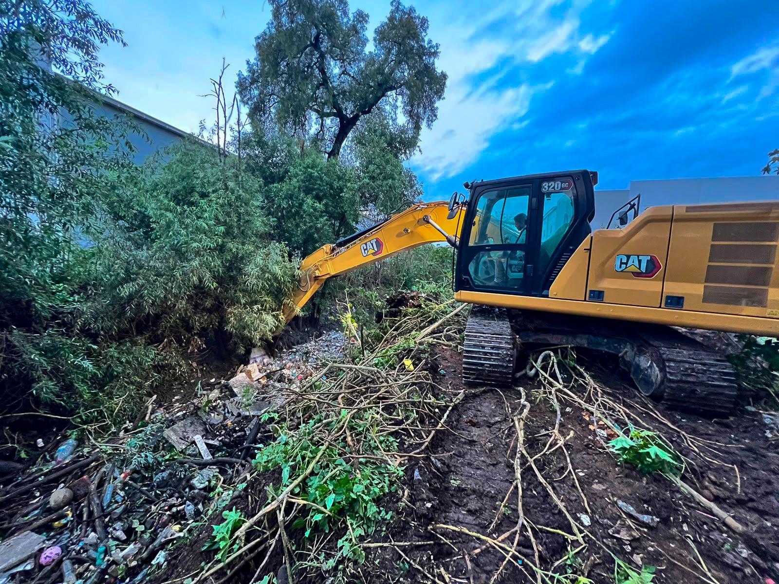 Operagua limpia de basura canal San José hacia el Río Cuautitlán – El ...